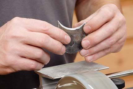 Sharpening concave cutting edges